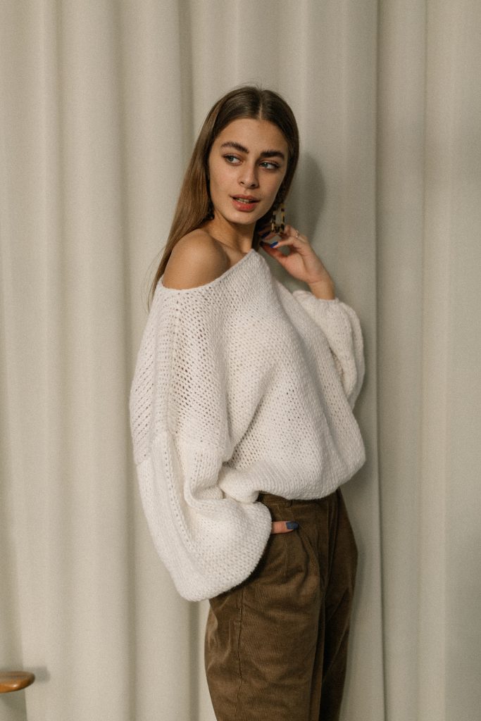 White oversize wool sweater – YARKÁTE