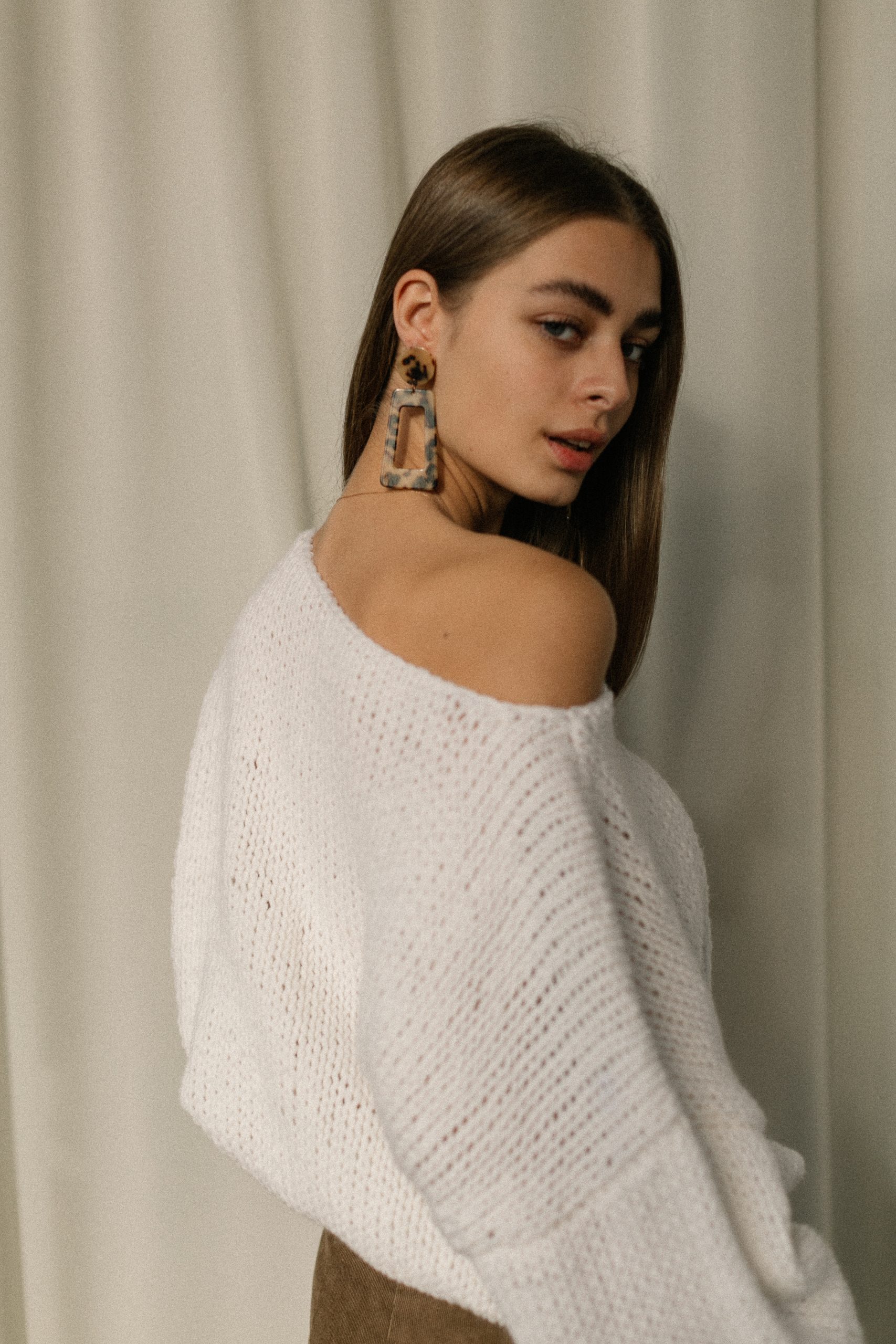 White oversize wool sweater – YARKÁTE